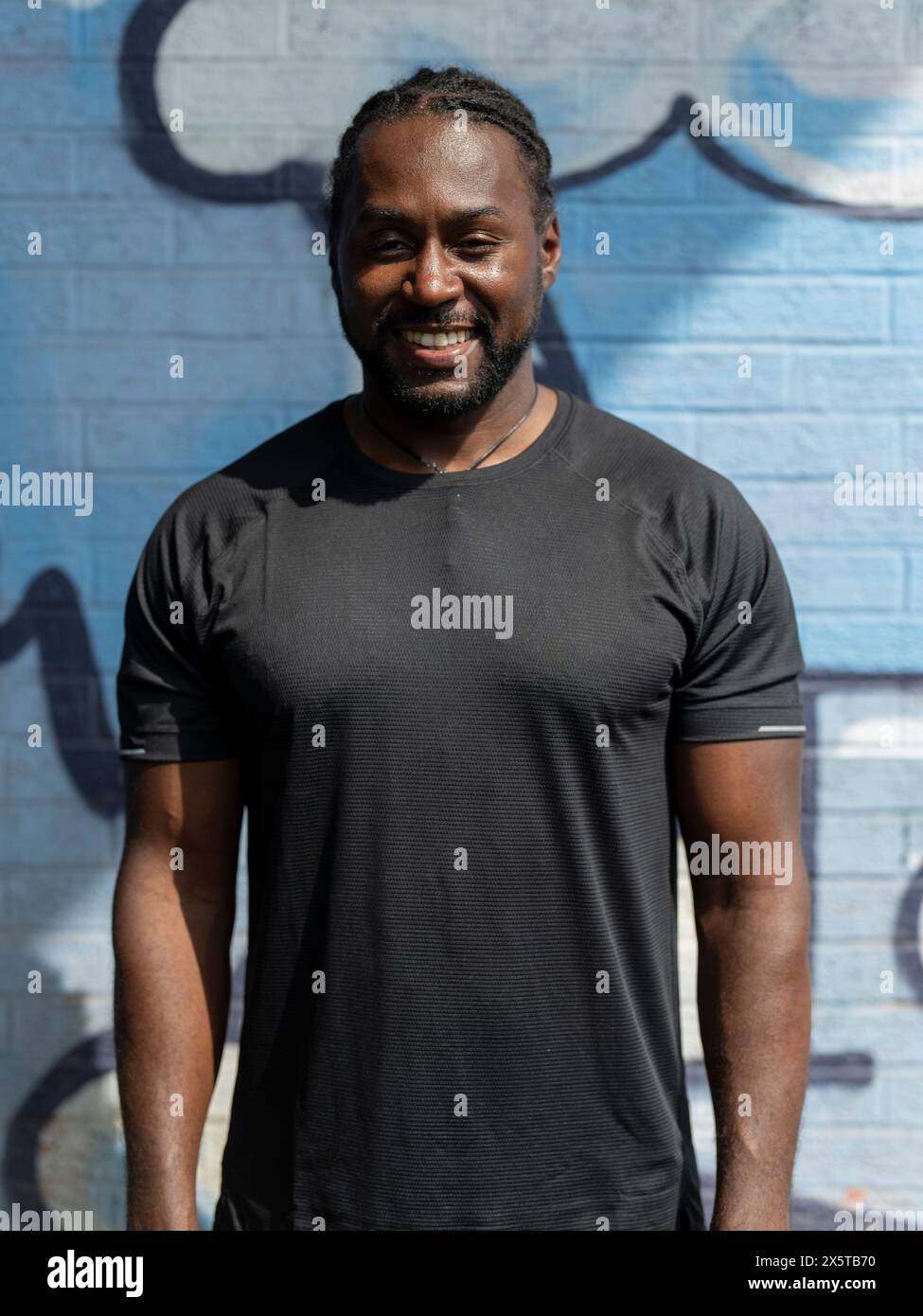 Front view smiling muscular hi-res stock photography and images - Alamy