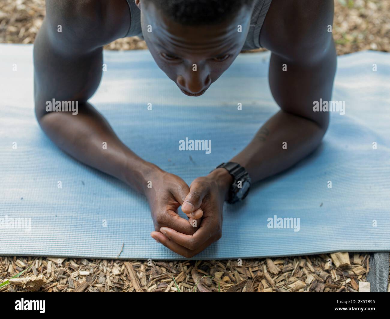 Man on plank exercise hi-res stock photography and images - Alamy
