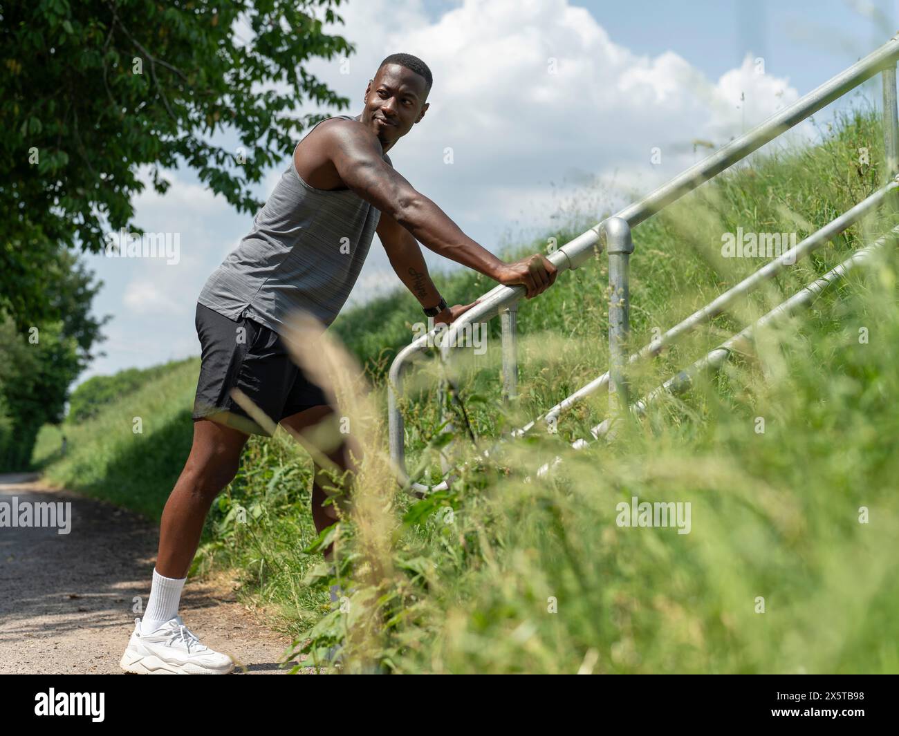 Top of park railing hi-res stock photography and images - Alamy