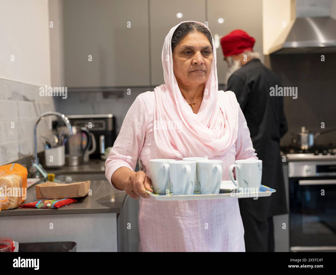 India tea tray hi-res stock photography and images - Alamy