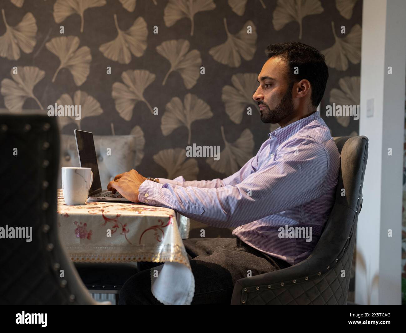 Indian businessman laptop man working hi-res stock photography and ...