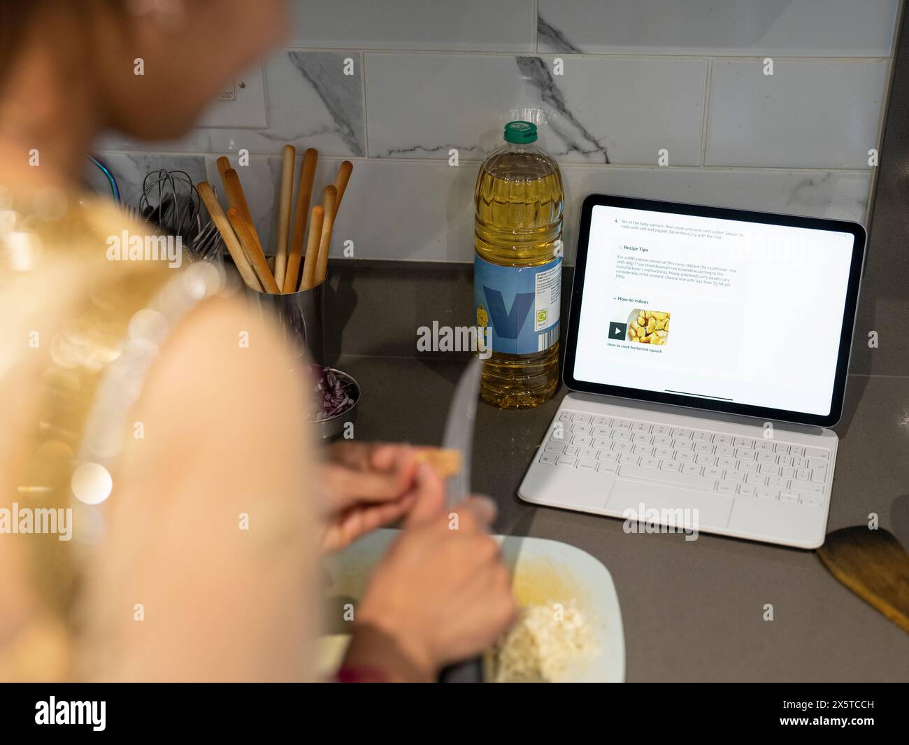 Young woman cooking recipe hi-res stock photography and images - Alamy