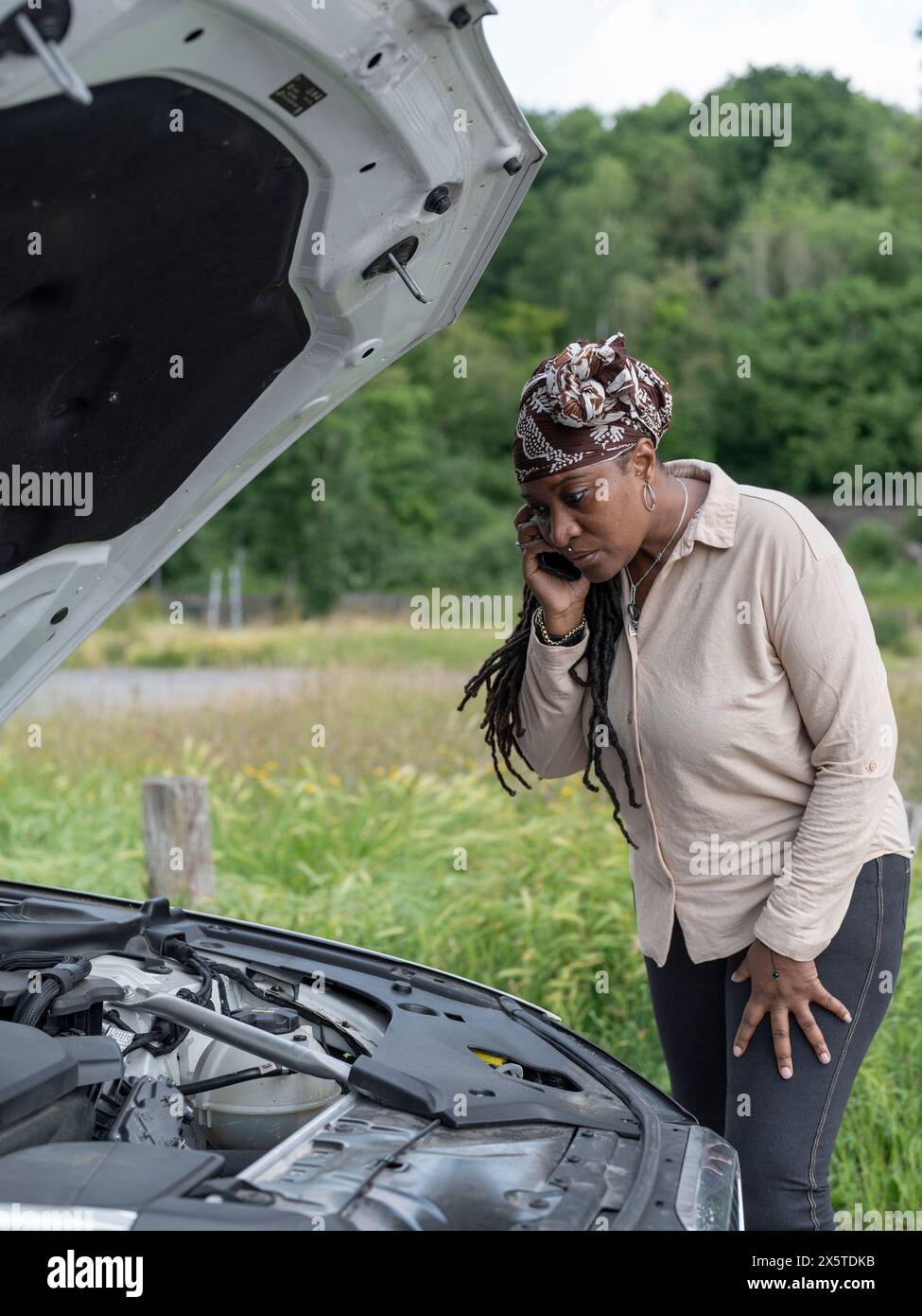 Roadside assistance hi-res stock photography and images - Alamy