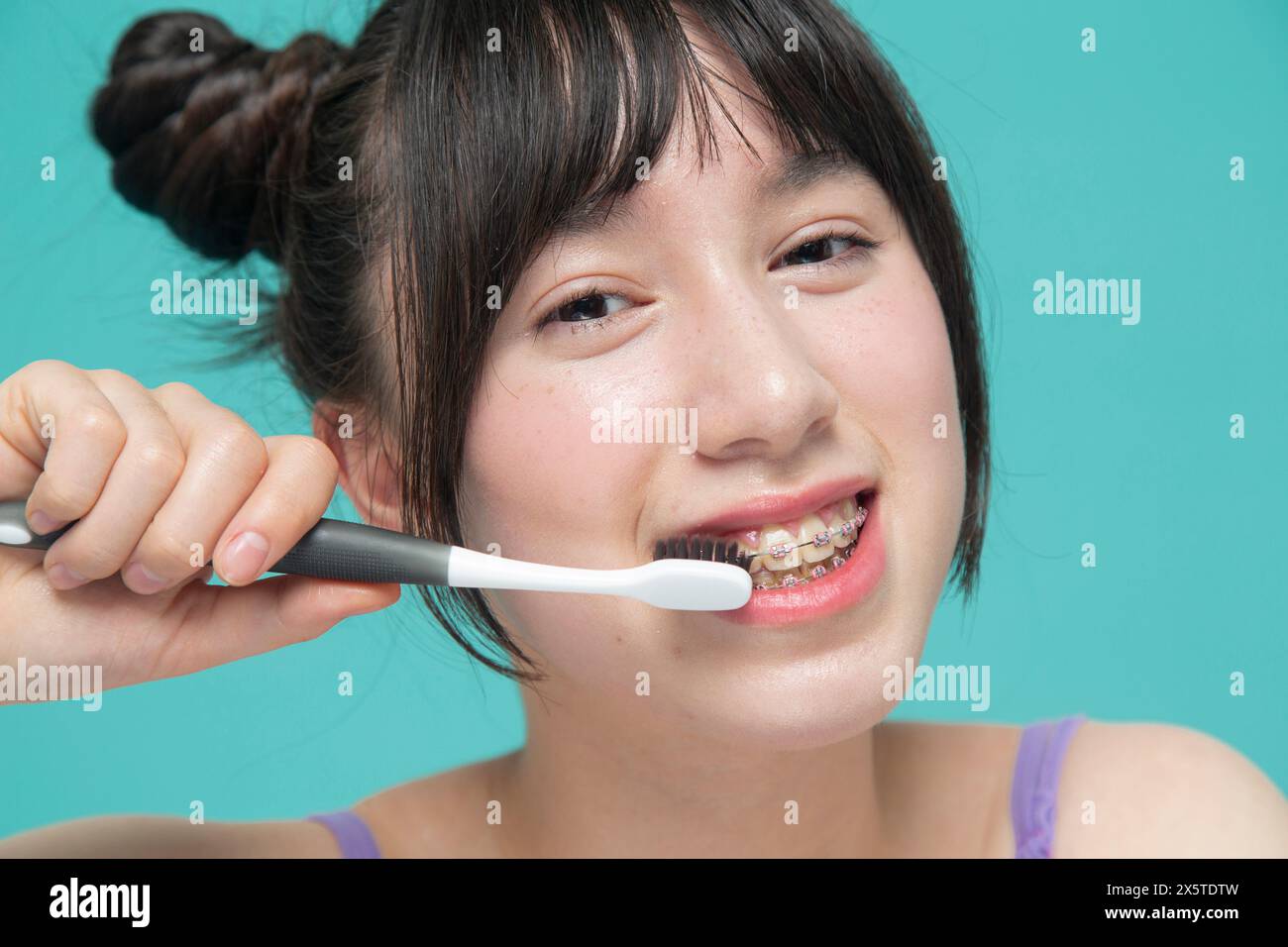 Close-up of smiling girl brushing teeth Stock Photo - Alamy