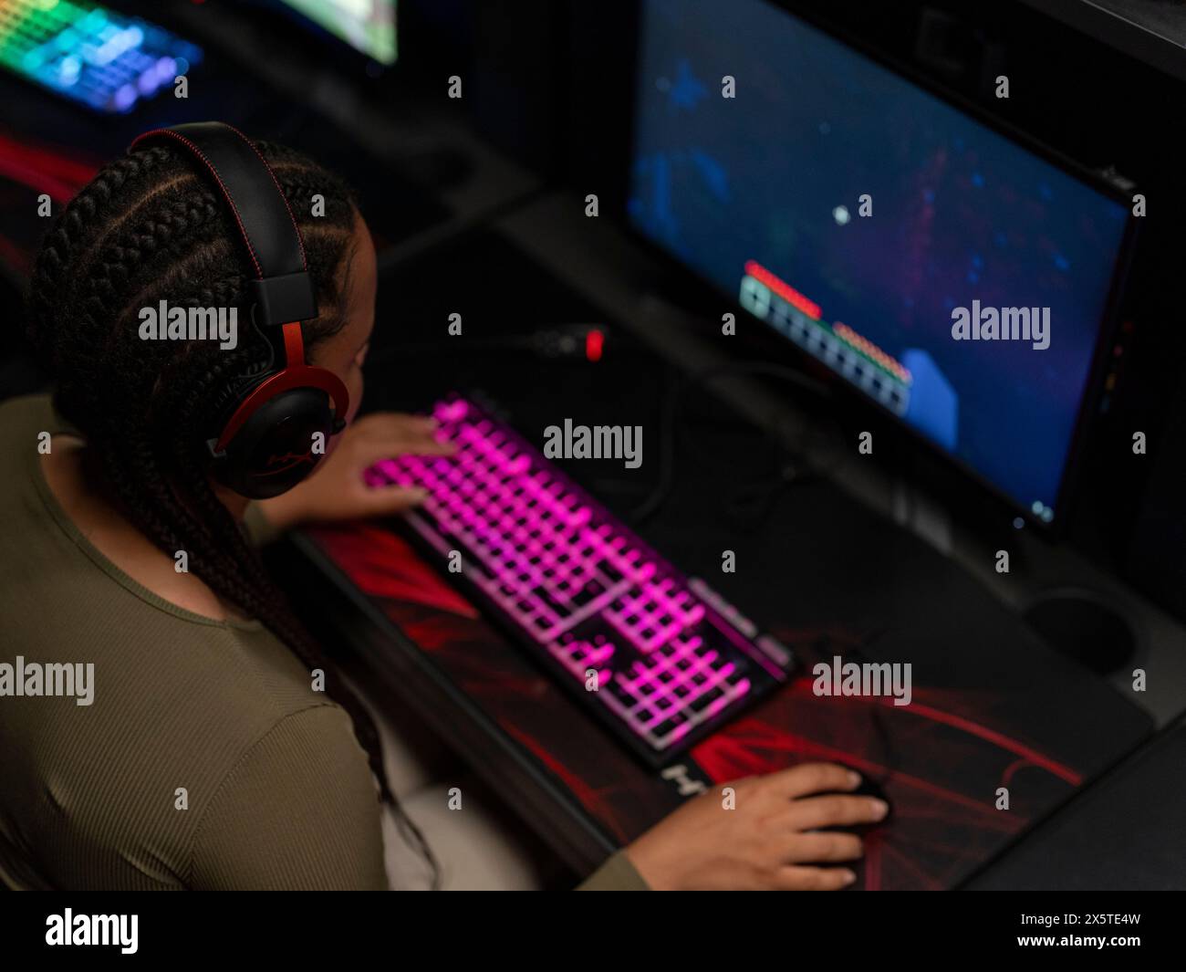 Young woman playing computer game hi-res stock photography and images ...