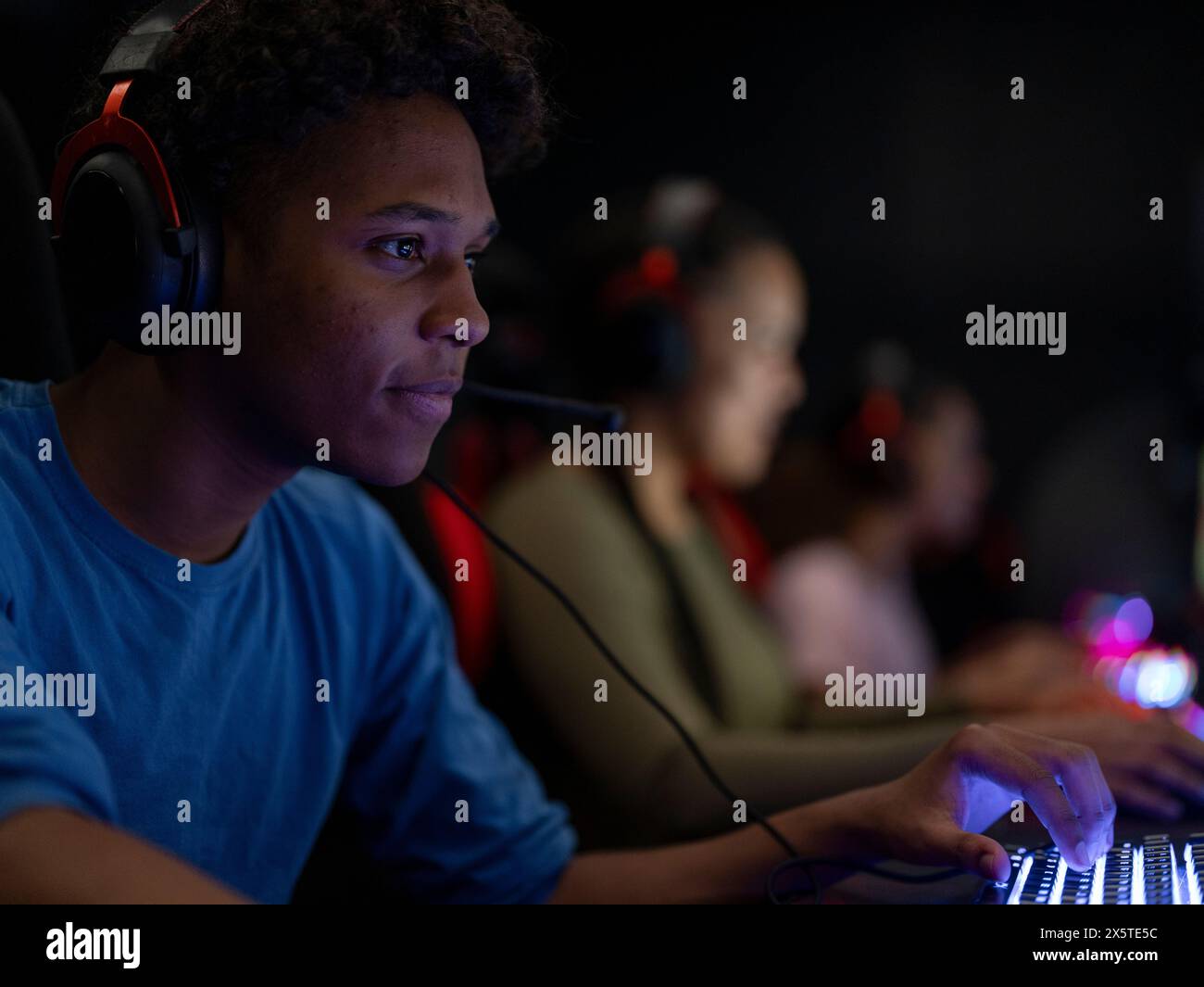 Gamers playing video games Stock Photo - Alamy