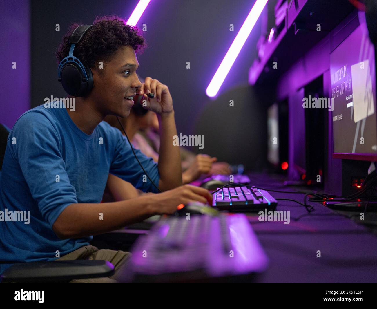 Club lights playing hi-res stock photography and images - Alamy