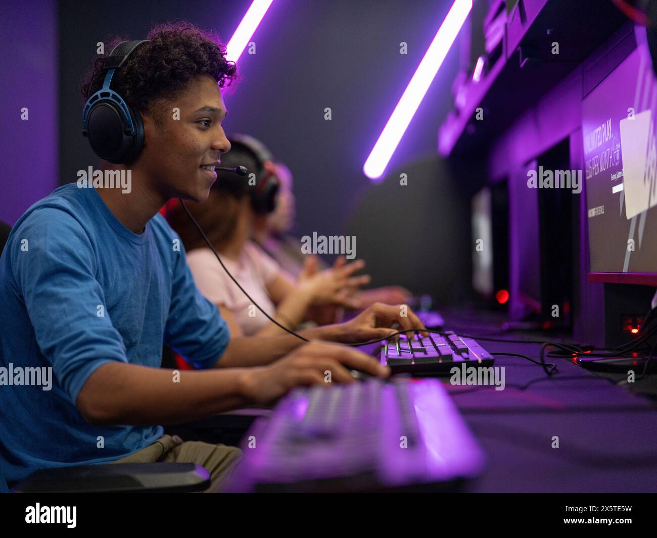 Multiplayer video game neon hi-res stock photography and images - Alamy