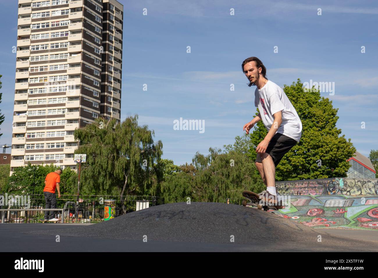 Young man in skate park hi-res stock photography and images - Alamy