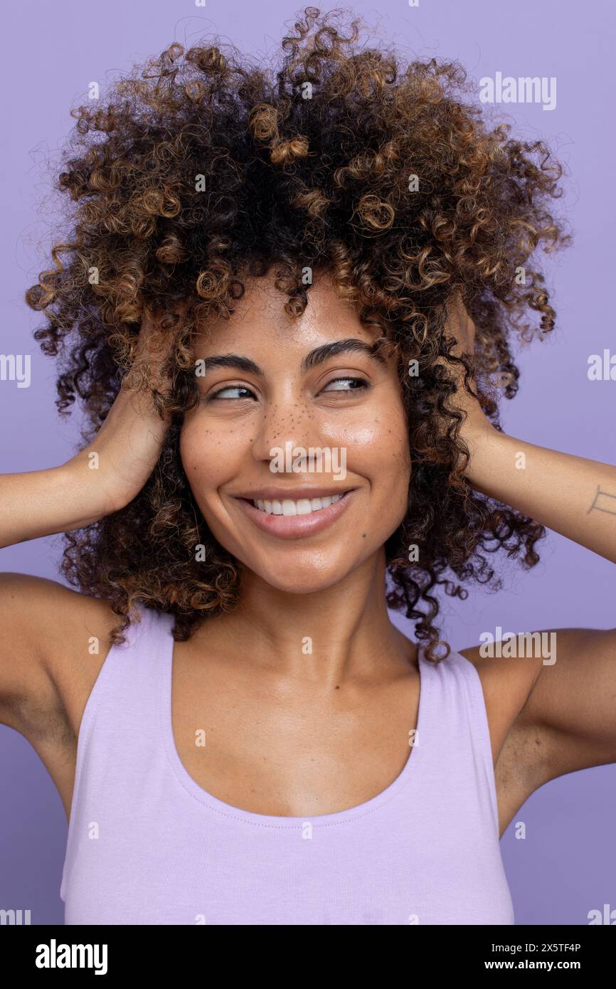 Hand hands in hair hi-res stock photography and images - Alamy