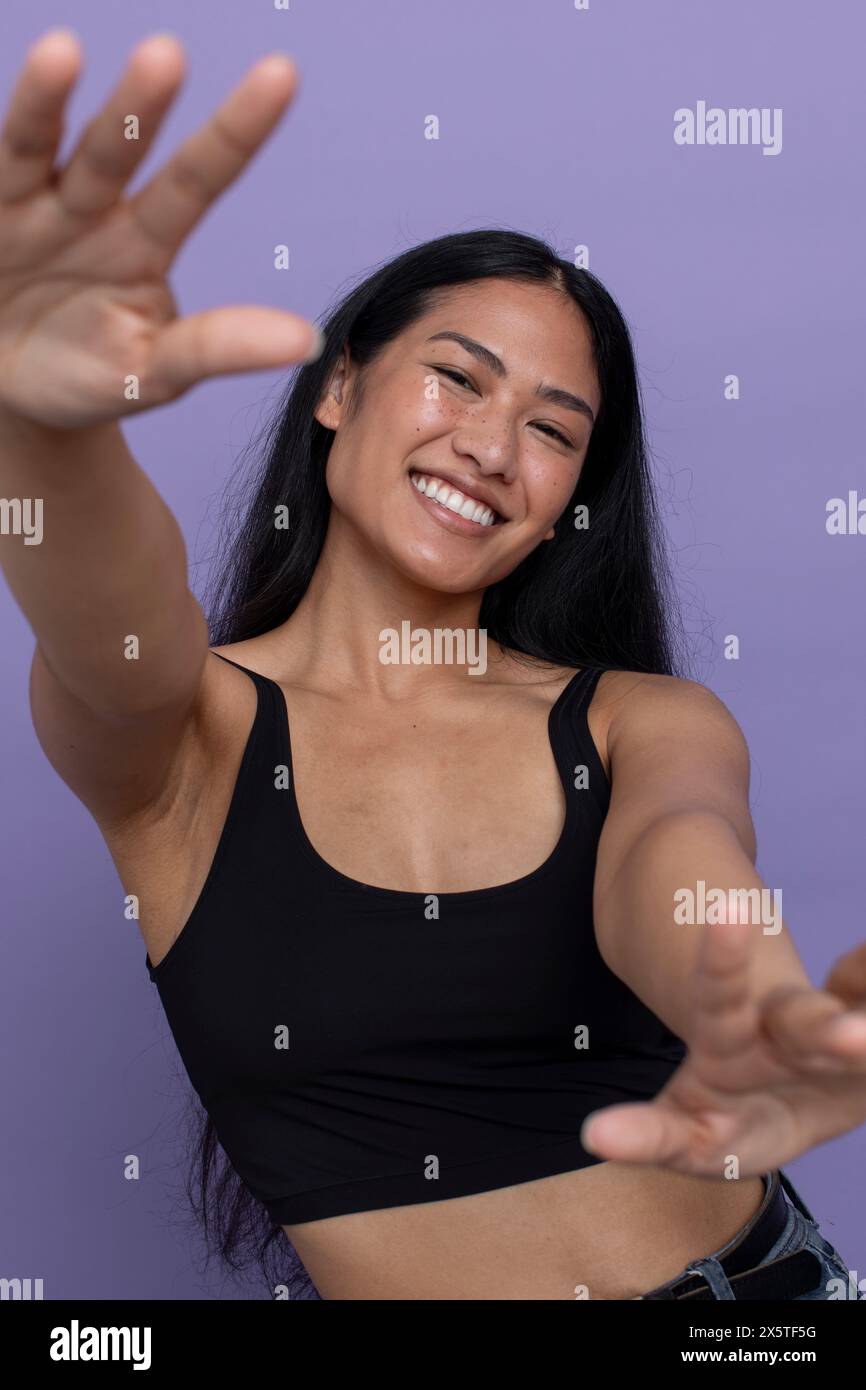 Eyes to camera smiling hi-res stock photography and images - Alamy