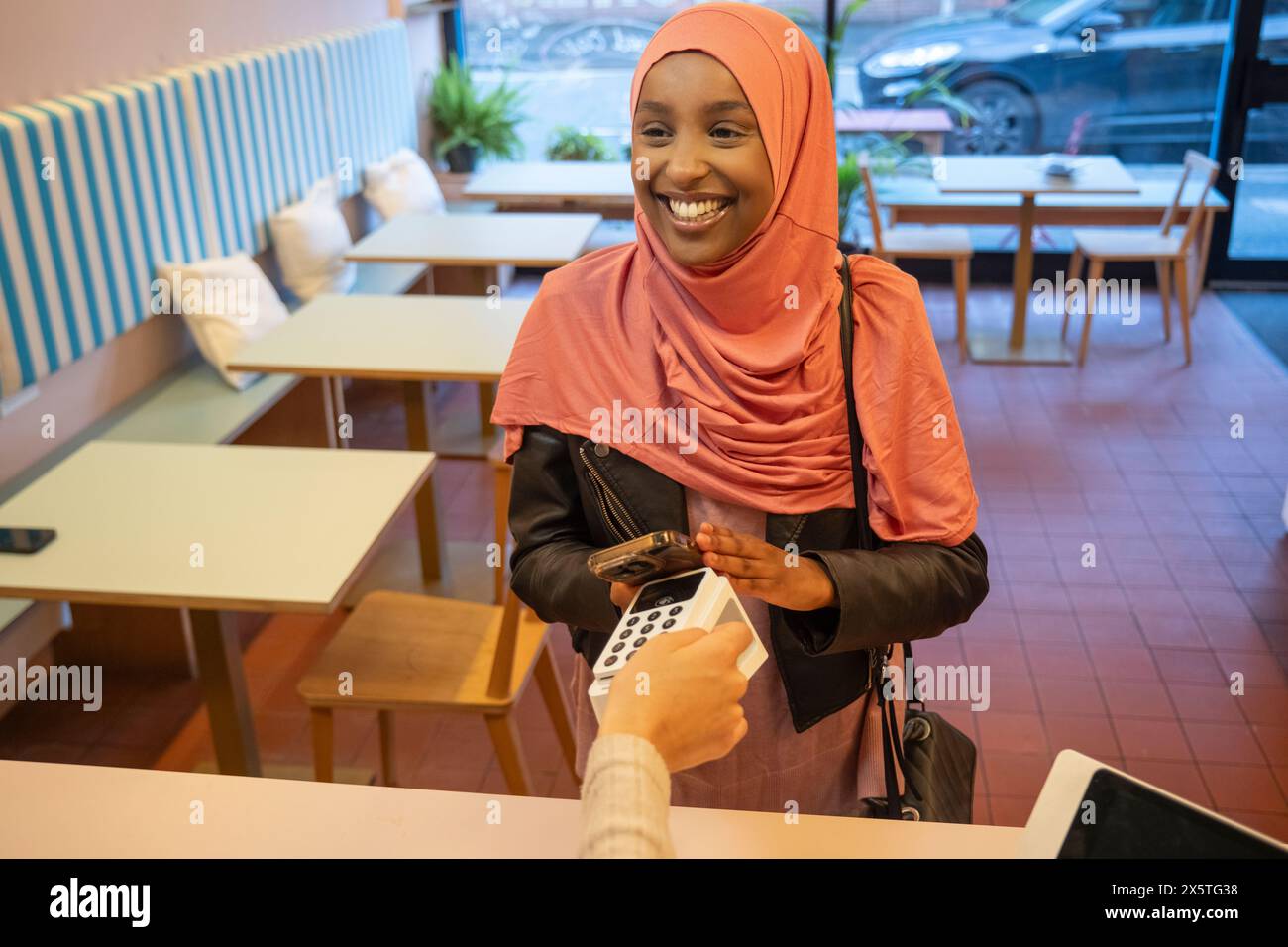 Female paying smart phone using hi-res stock photography and images - Alamy