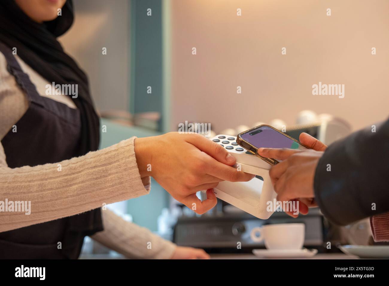 Customer paying service contactless credit hi-res stock photography and ...