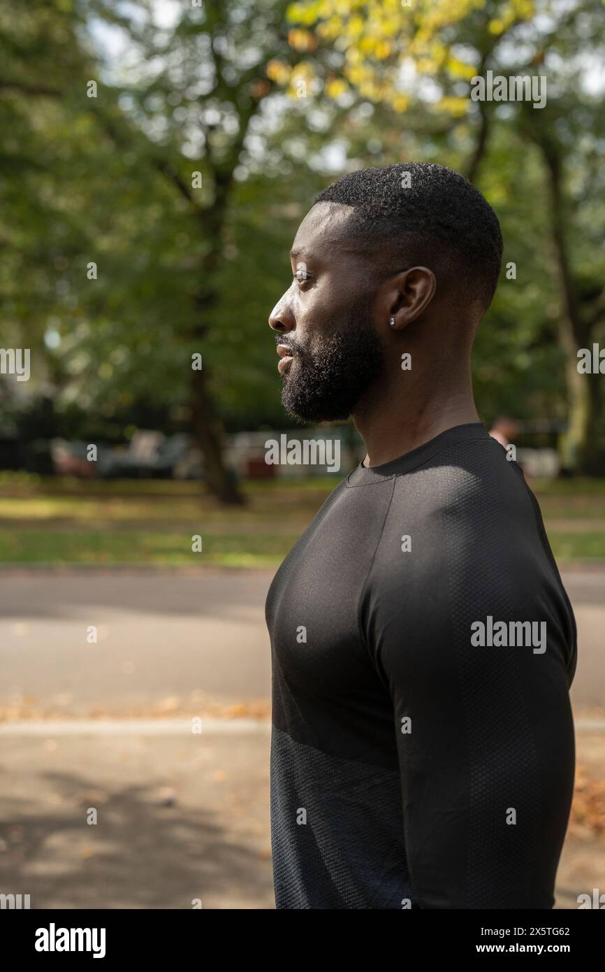 Black man in profile hi-res stock photography and images - Alamy