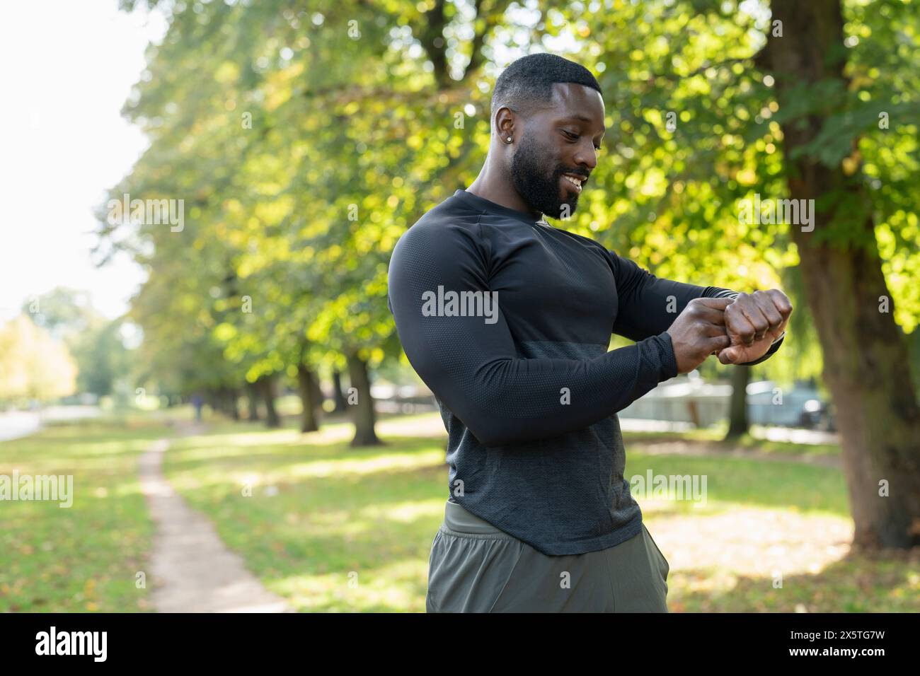Man checking watch hi-res stock photography and images - Alamy