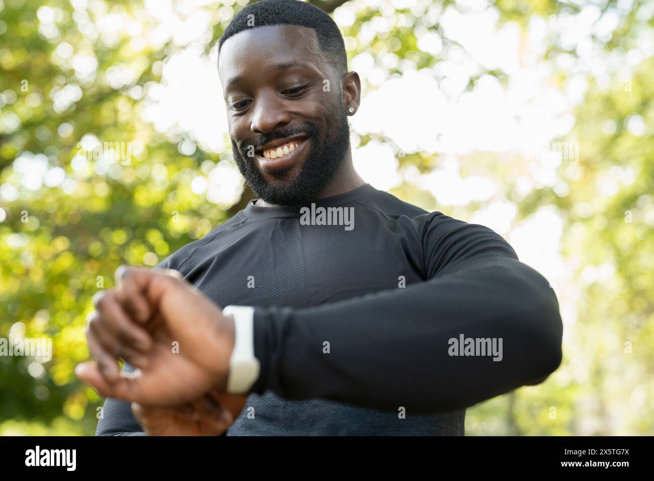 Man checking watch hi-res stock photography and images - Alamy