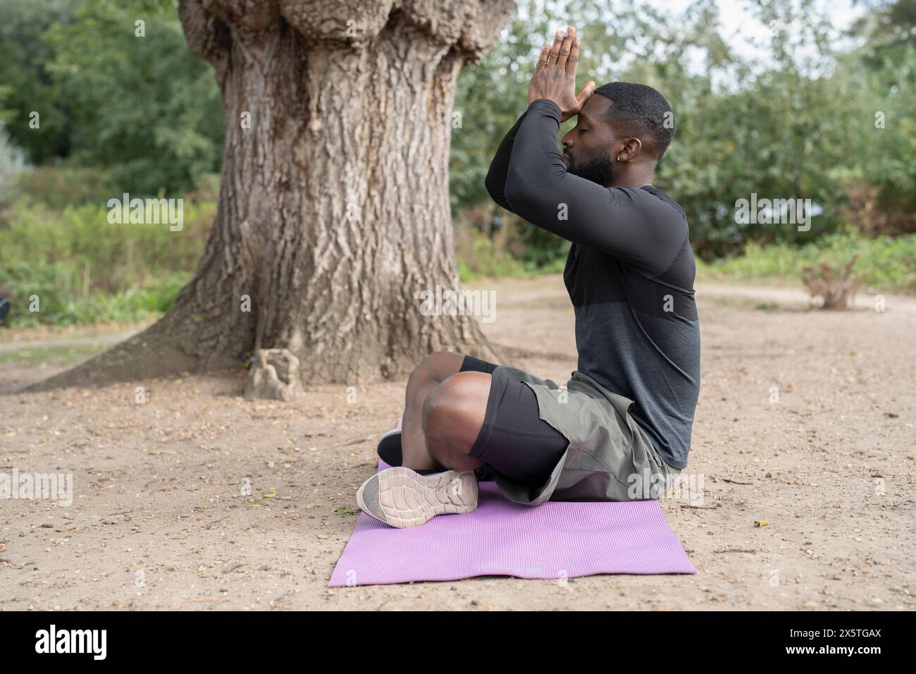 Athletic black man sitting hi-res stock photography and images - Alamy