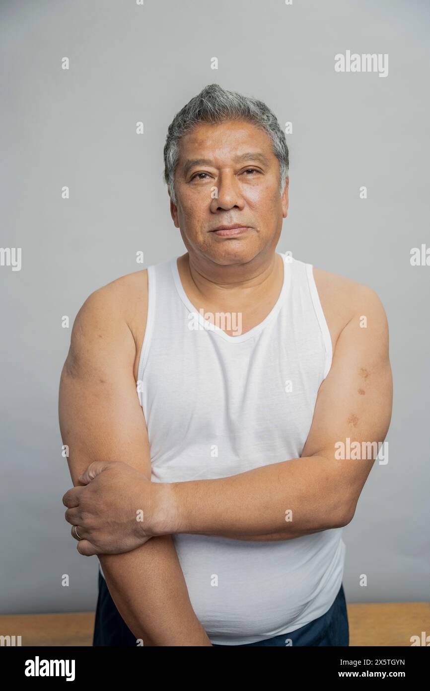 Serious senior man hi-res stock photography and images - Alamy