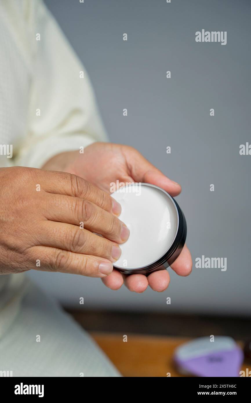 Applying gel hi-res stock photography and images - Alamy