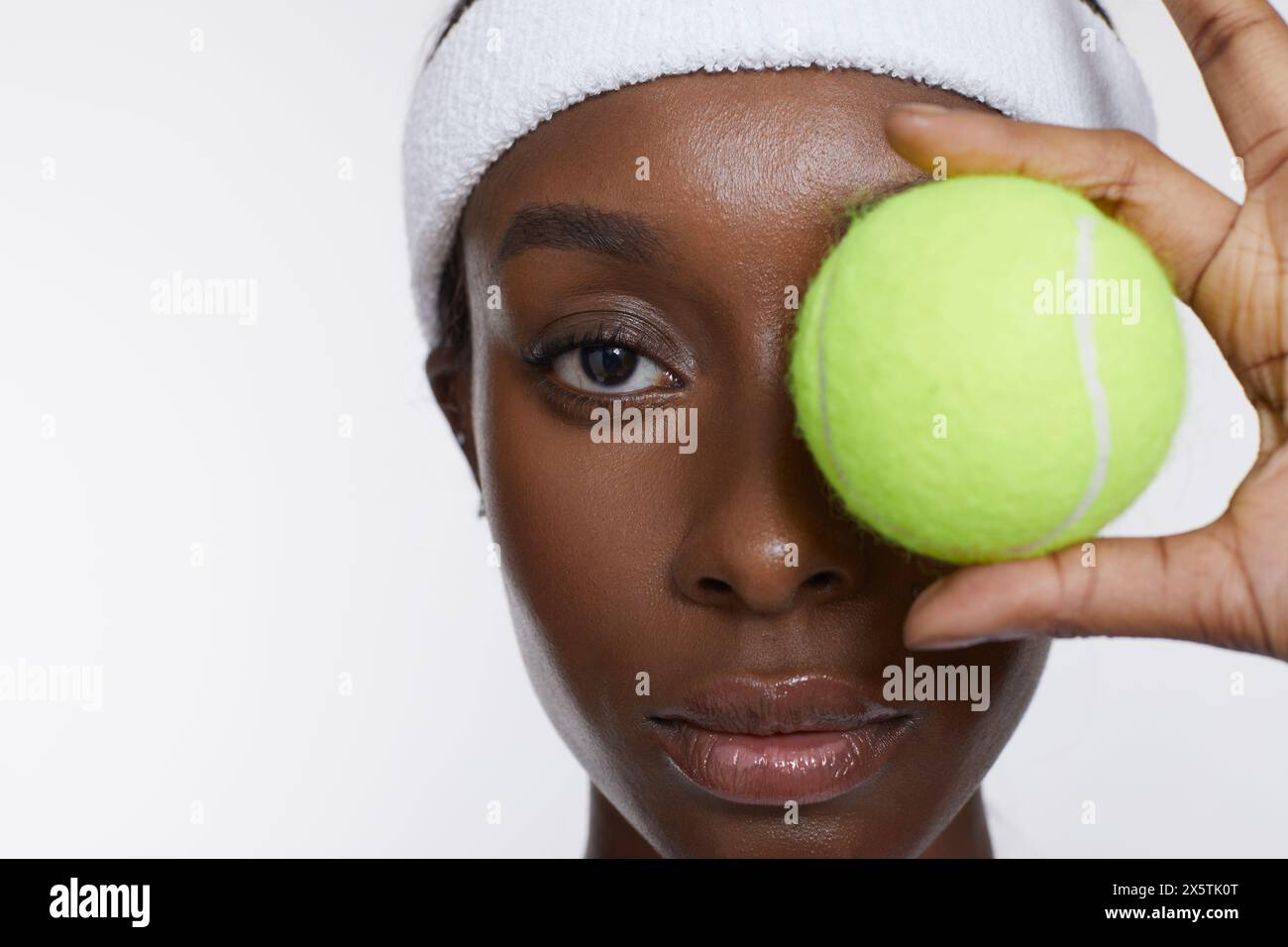 Tennis player holding tennis balls hi-res stock photography and images ...