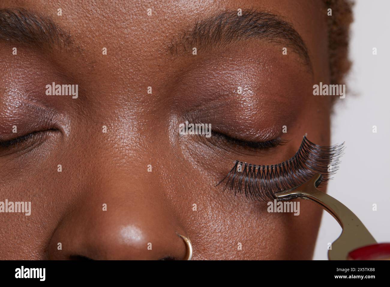 Eyelashes close up hi-res stock photography and images - Alamy