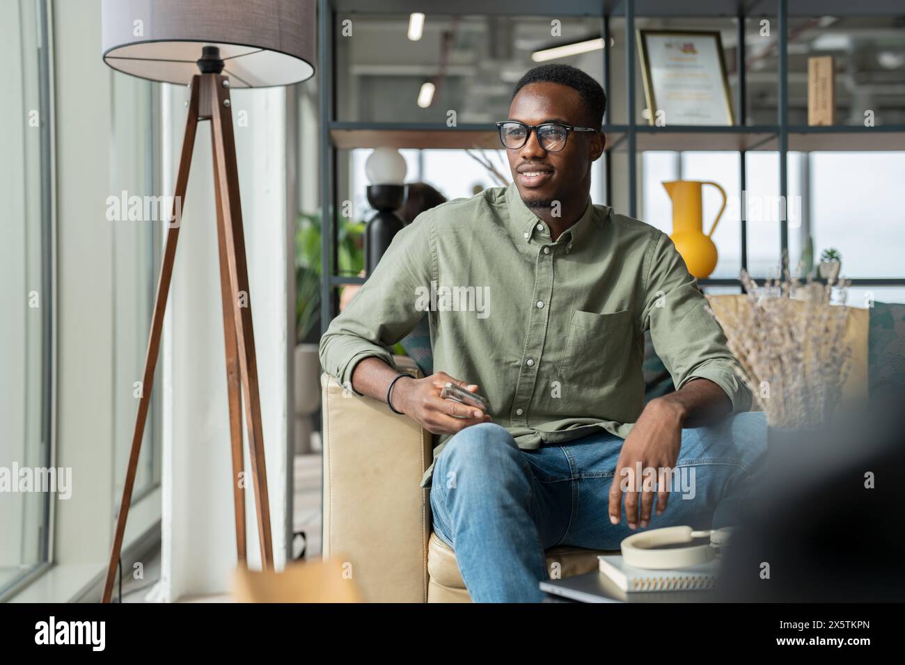 Business man sitting in office hi-res stock photography and images - Alamy