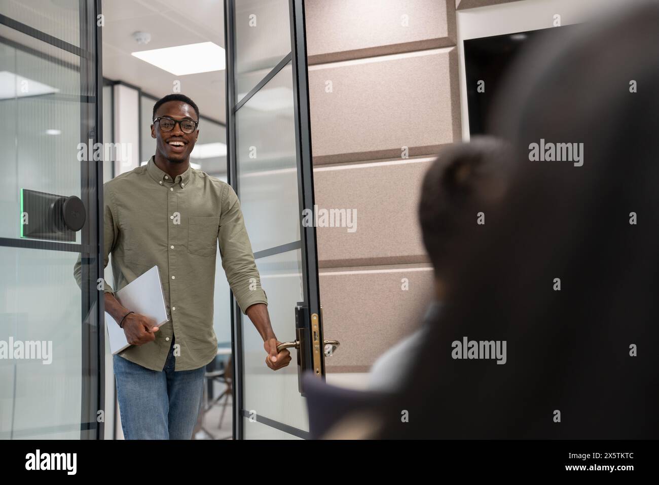 African american man arriving hi-res stock photography and images - Alamy