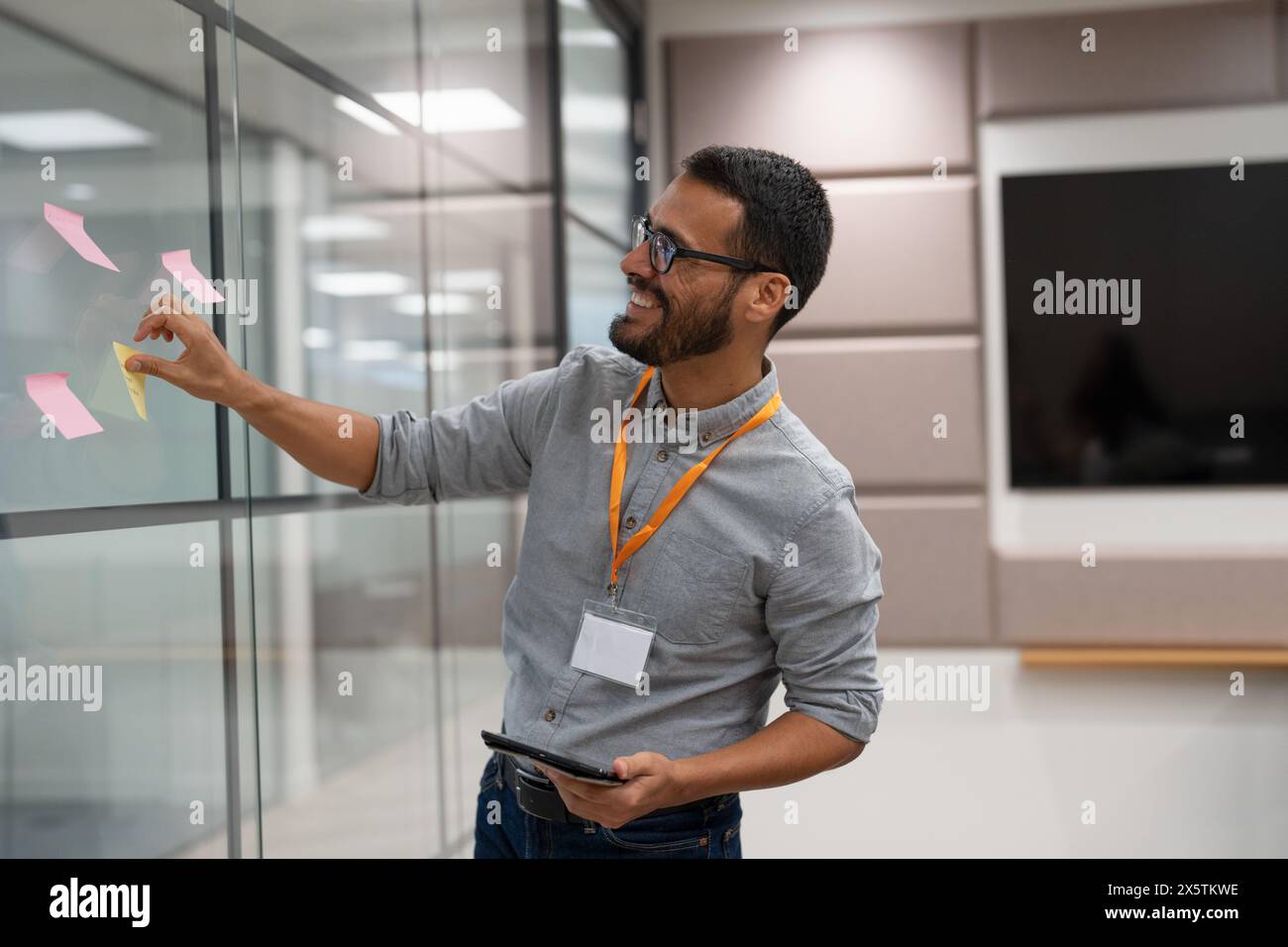 Man using adhesive notes in office Stock Photo - Alamy