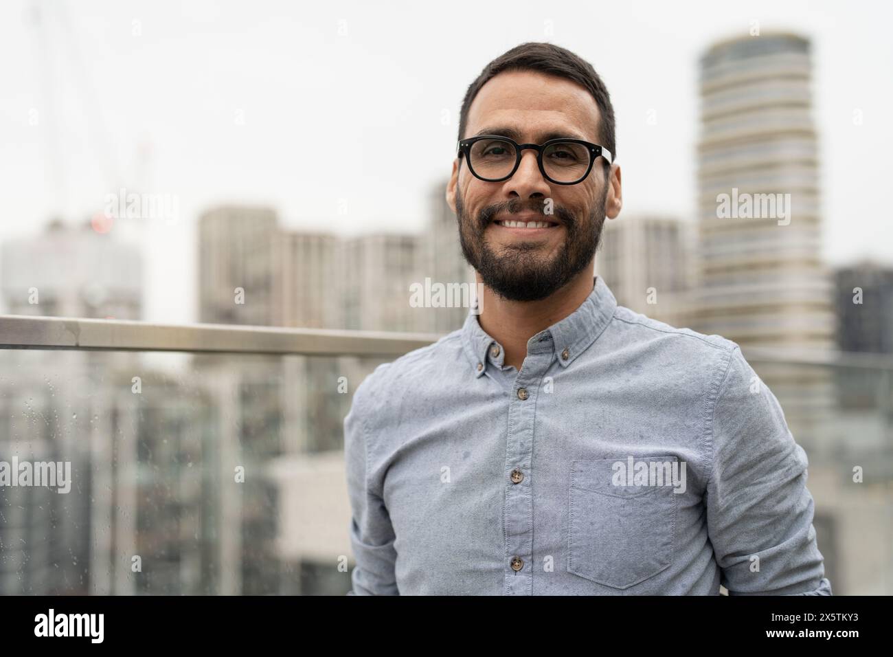 Office worker posing against office buildings Stock Photo - Alamy