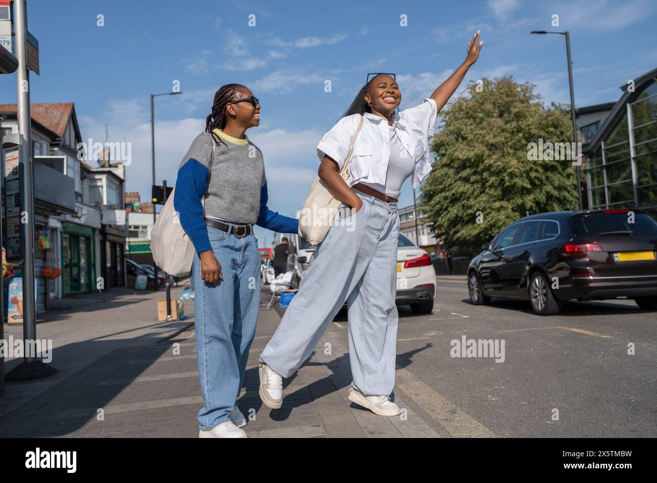 Women at bus stop uk hi-res stock photography and images - Alamy