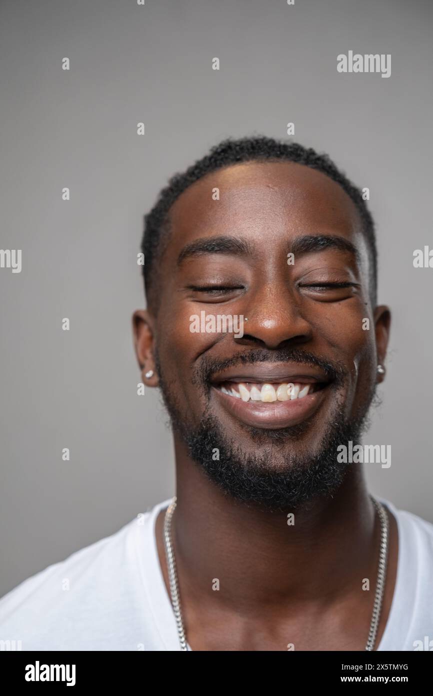 Studio portrait man eyes closed hi-res stock photography and images - Alamy