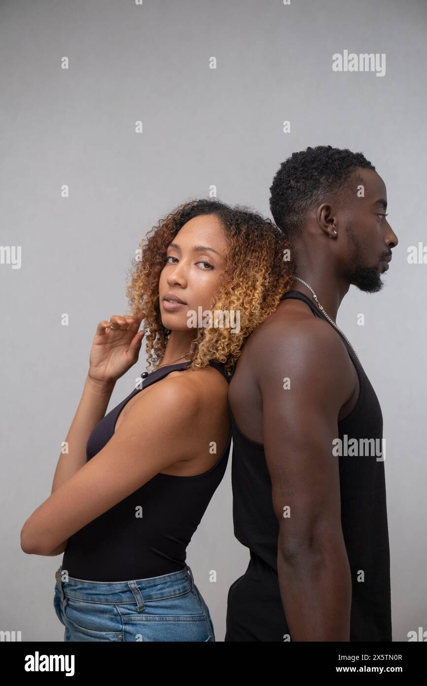 Woman leaning on mans back Stock Photo - Alamy