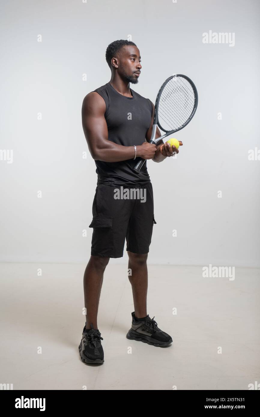 Man holding tennis ball and racket Stock Photo - Alamy