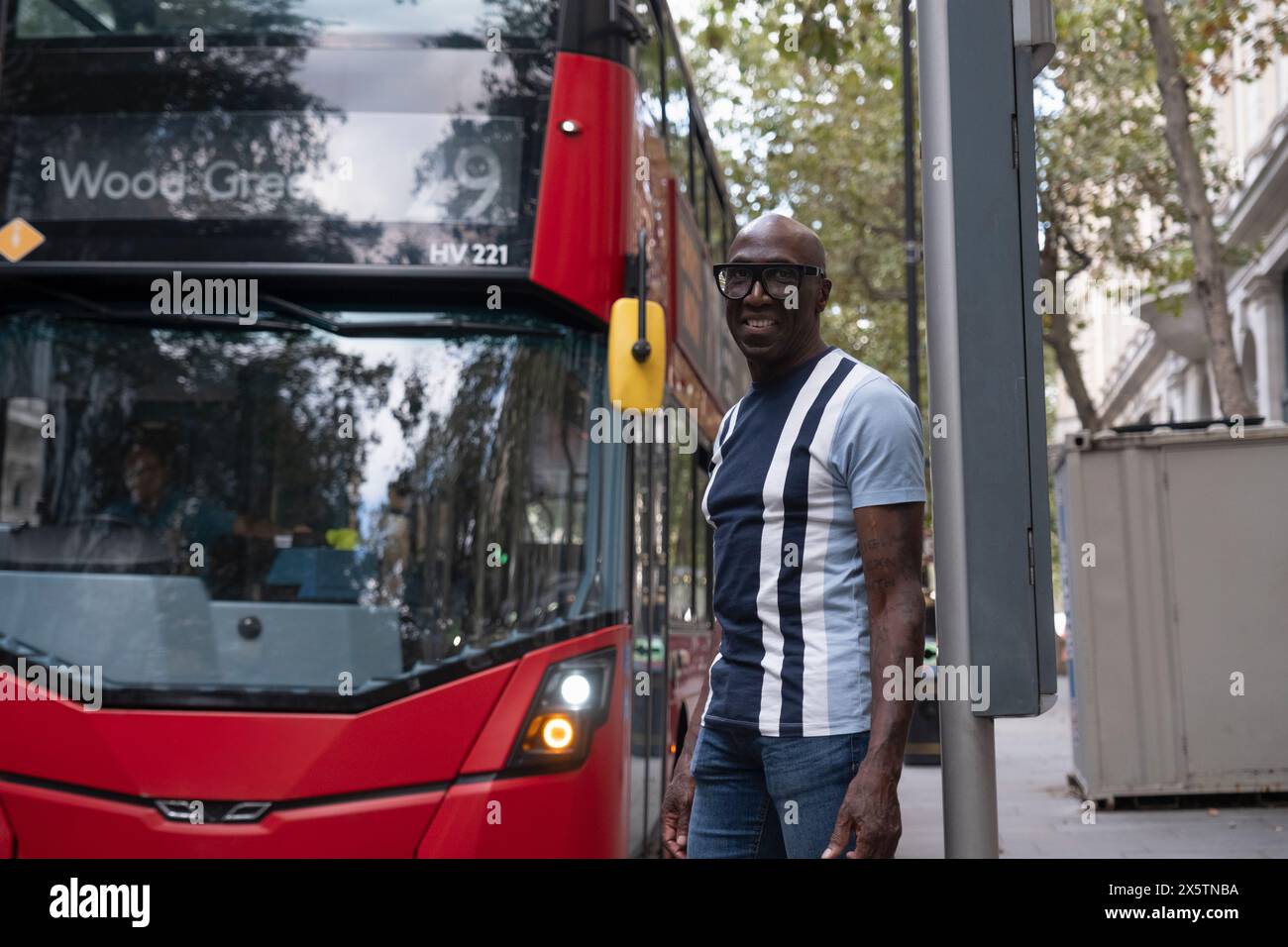 Person double decker bus hi-res stock photography and images - Alamy