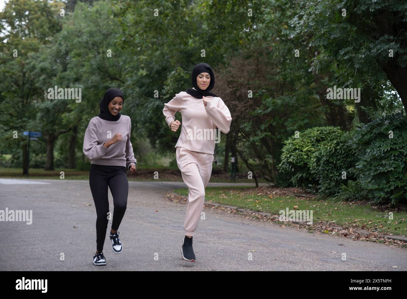 Hijab women jogging hi-res stock photography and images - Alamy