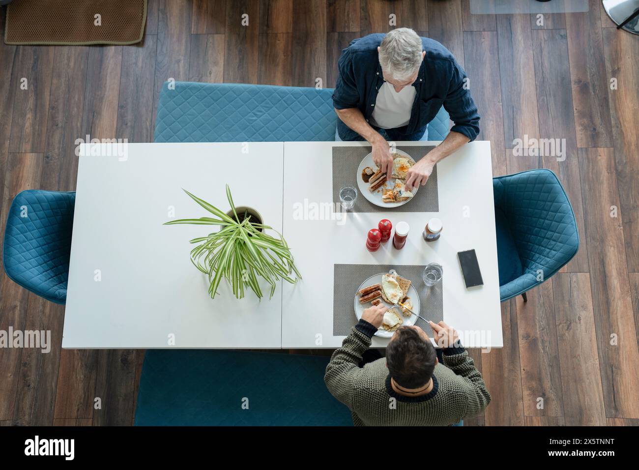 Couple eating breakfast home hi-res stock photography and images - Alamy
