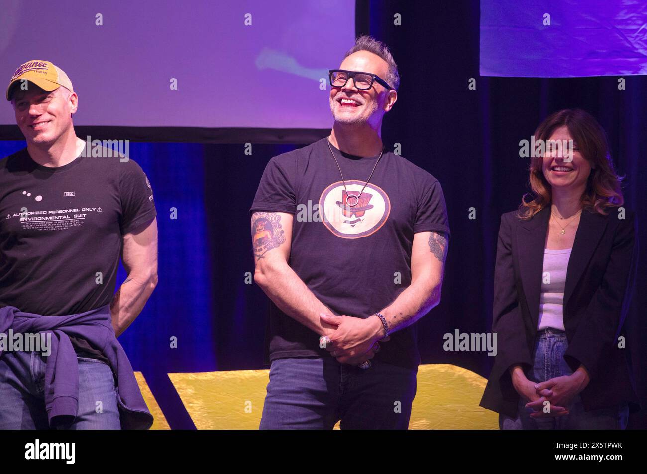 Anson Mount, Todd Stashwick und Nicole de Boer bei der Opening Ceremony ...