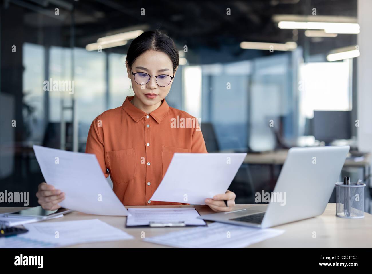 Woman surrounded by paperwork hi-res stock photography and images - Alamy