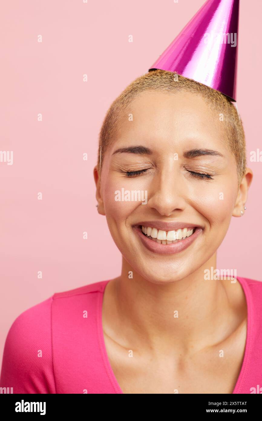 Woman wearing short top hi-res stock photography and images - Alamy