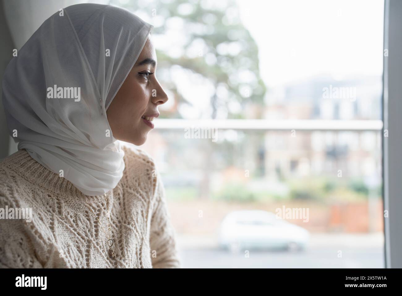 Side profile of smiling woman in hijab Stock Photo - Alamy