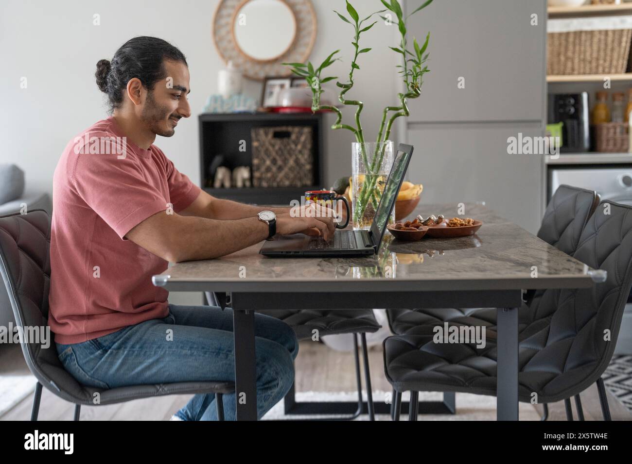 Man laptop on chair hi-res stock photography and images - Alamy