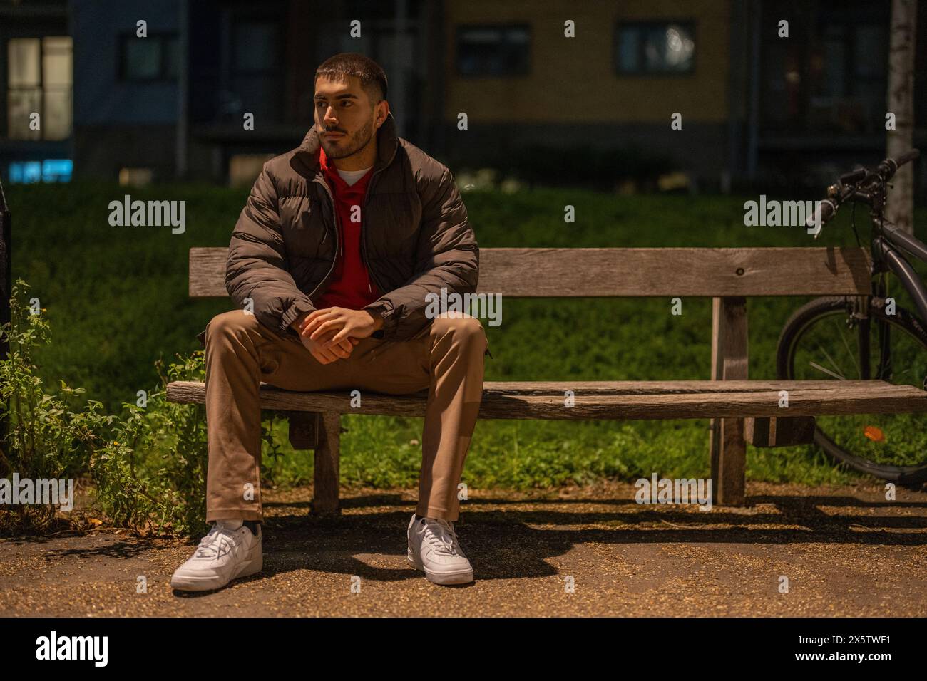 Man sitting on bench front view hi-res stock photography and images - Alamy