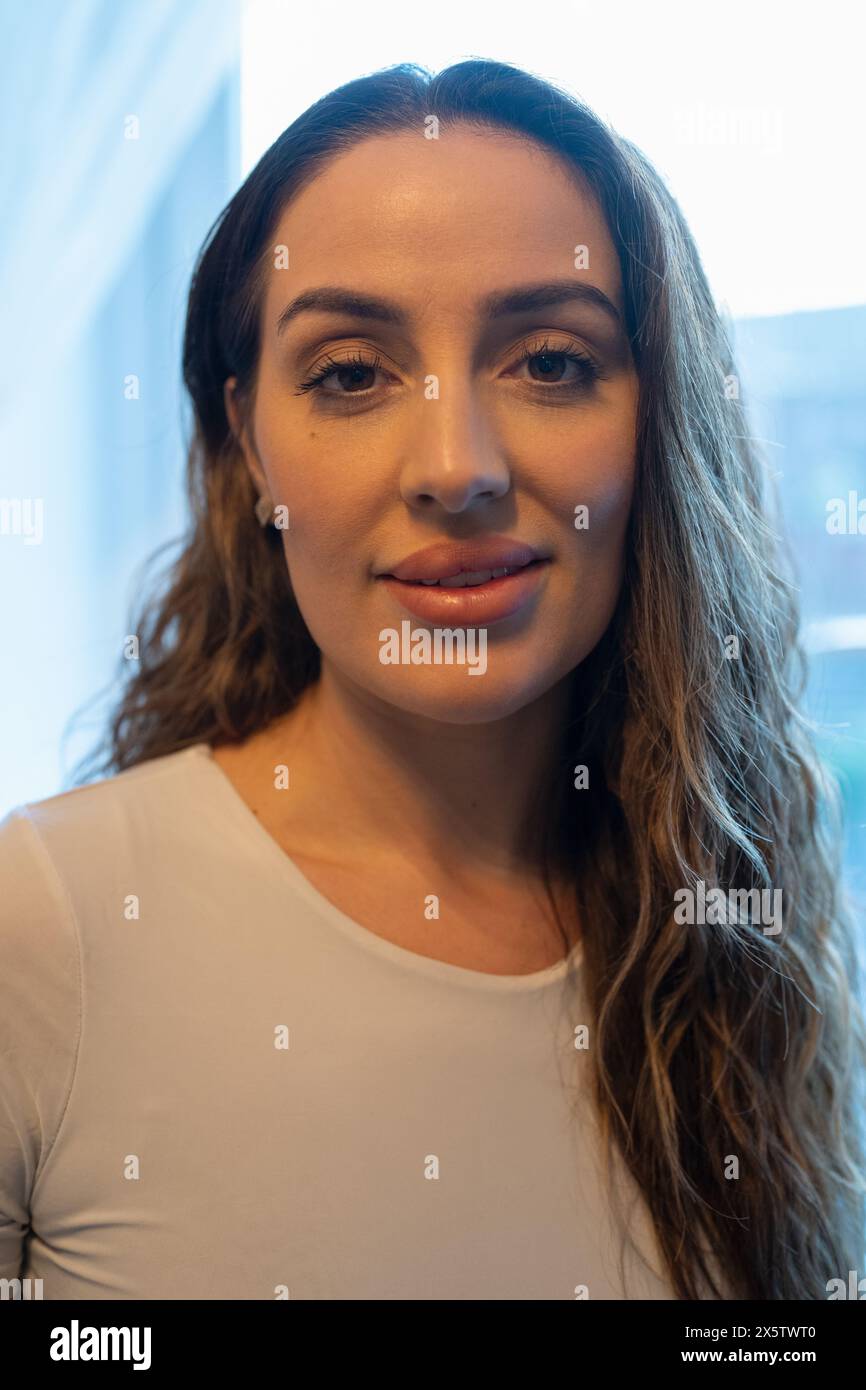 Woman brown hair 30 hi-res stock photography and images - Alamy