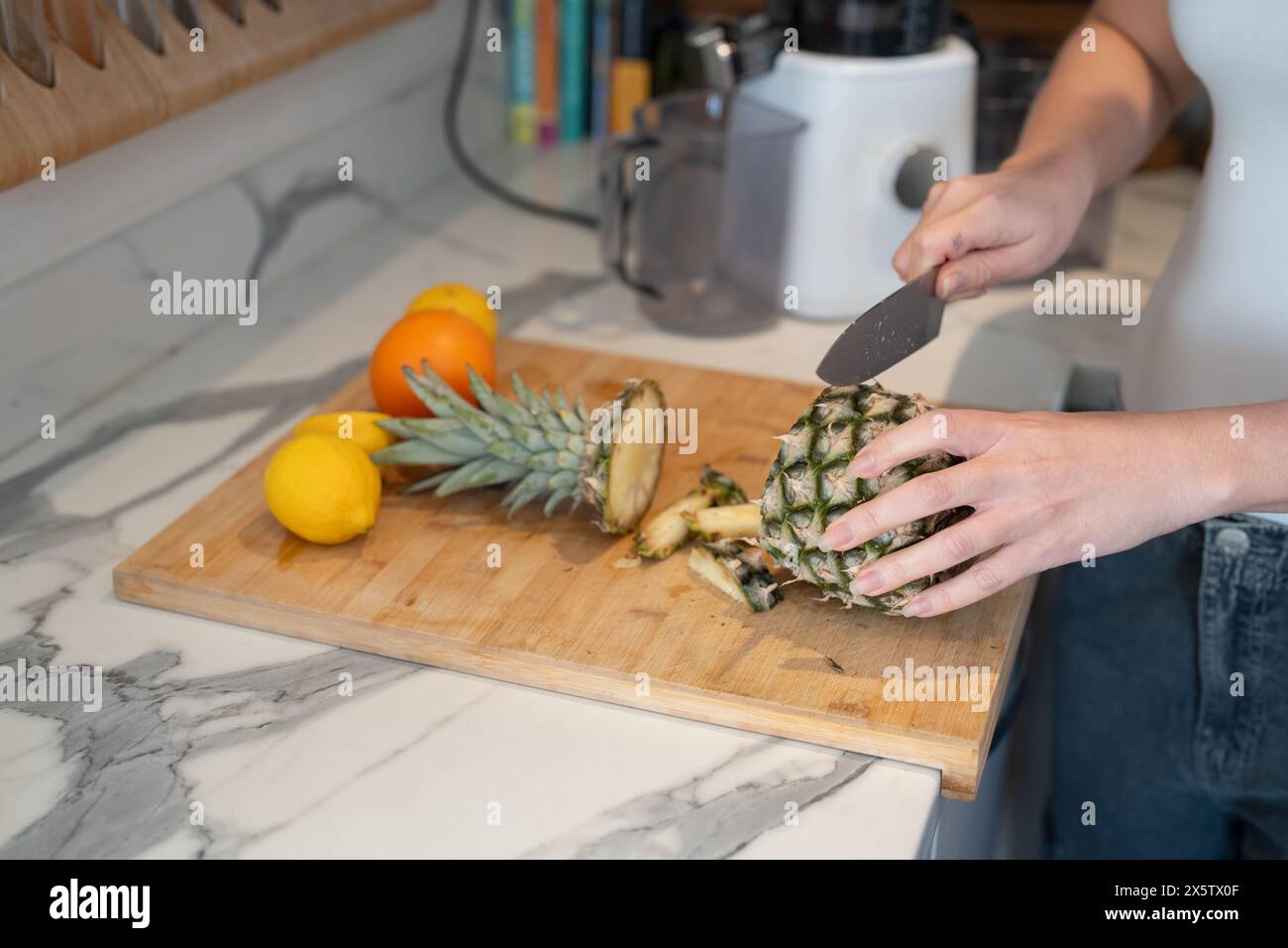 Woman in kitchen cutting up hi-res stock photography and images - Alamy