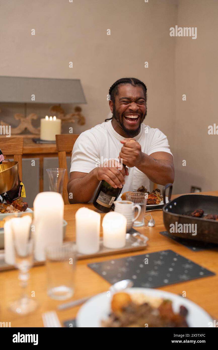 Man laughing table hi-res stock photography and images - Alamy