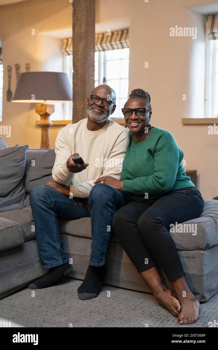 Senior couple watching TV at home Stock Photo - Alamy
