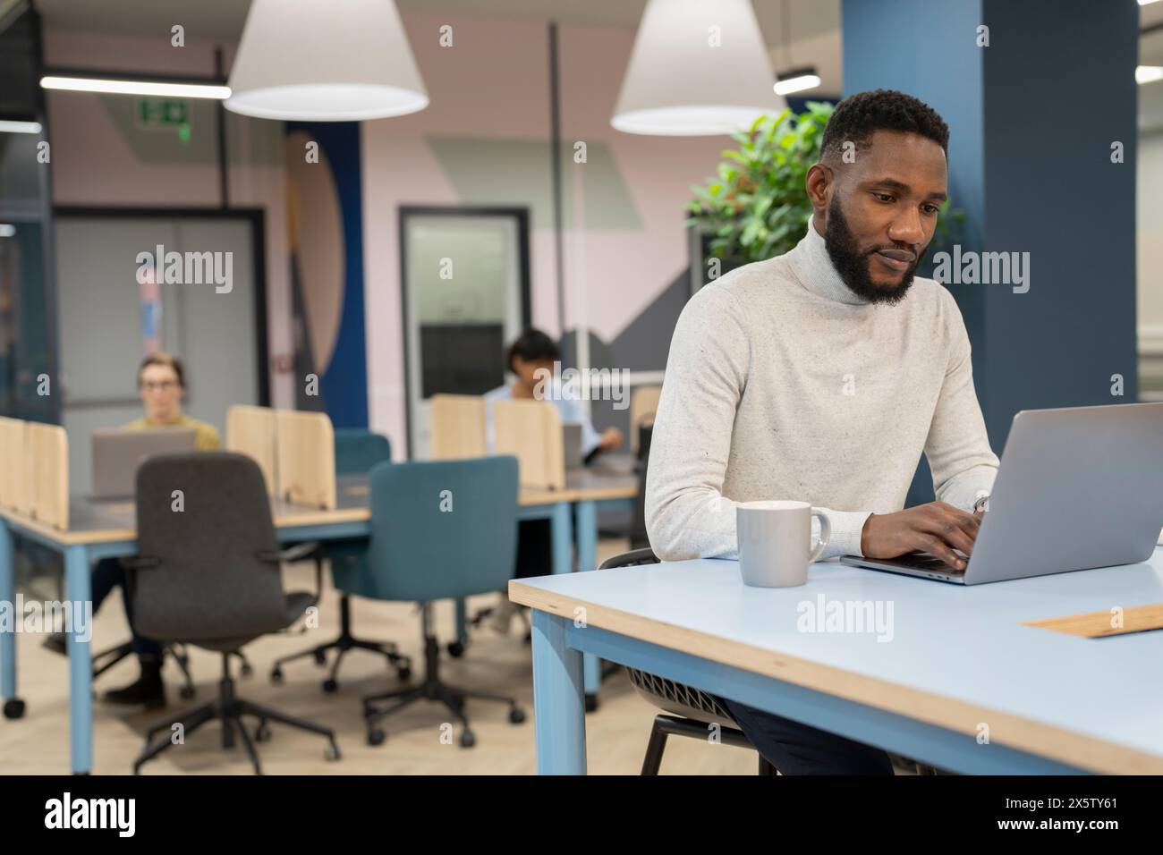 Modern office culture hi-res stock photography and images - Alamy
