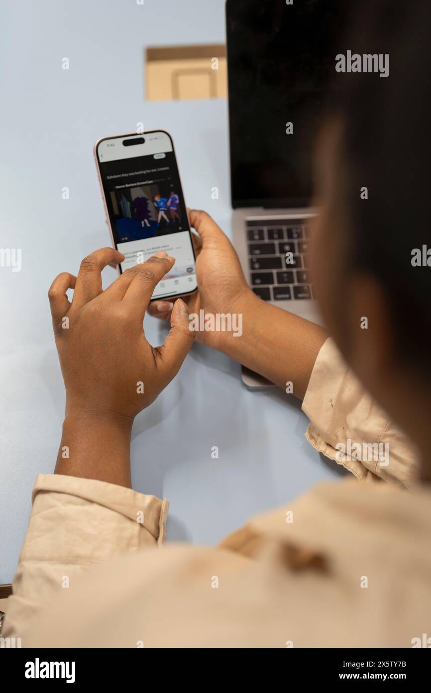 Image based social media hi-res stock photography and images - Alamy