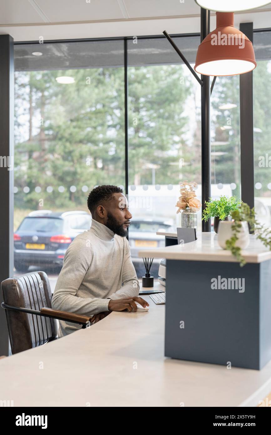 Male office reception desk employee hi-res stock photography and images ...