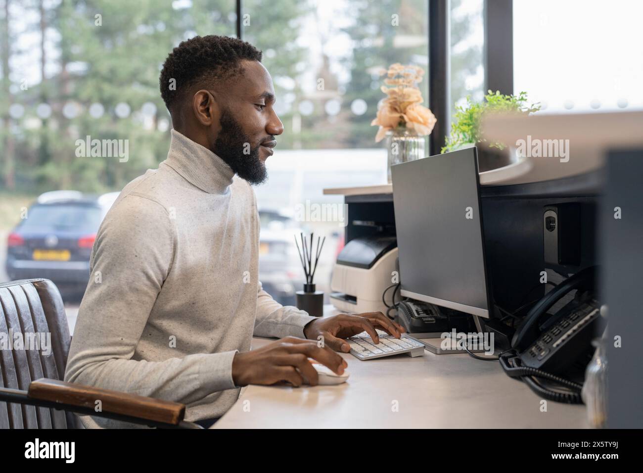 Male office reception desk employee hi-res stock photography and images ...